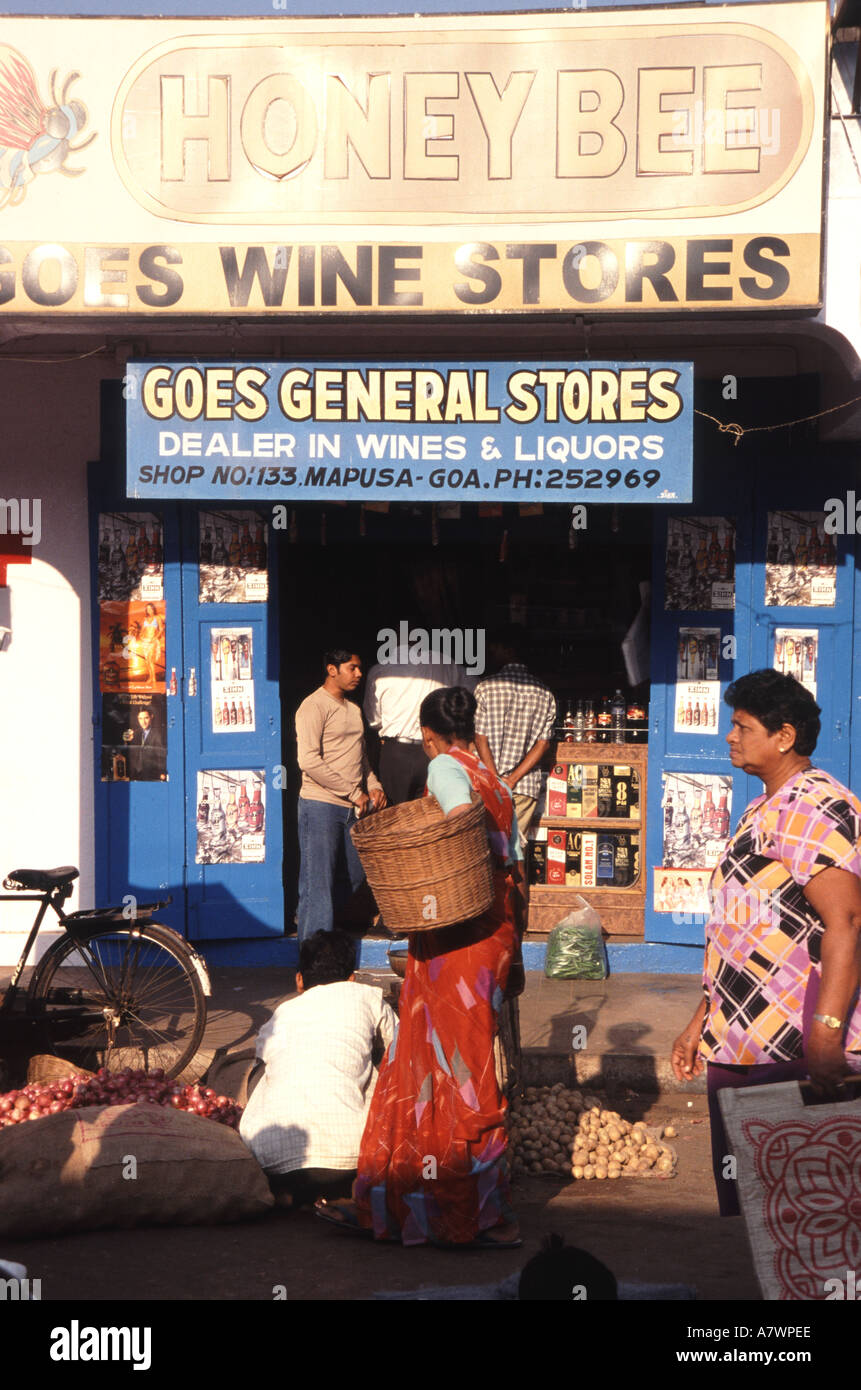 GOA, INDIA. A liquor store at Mapusa market Stock Photo - Alamy
