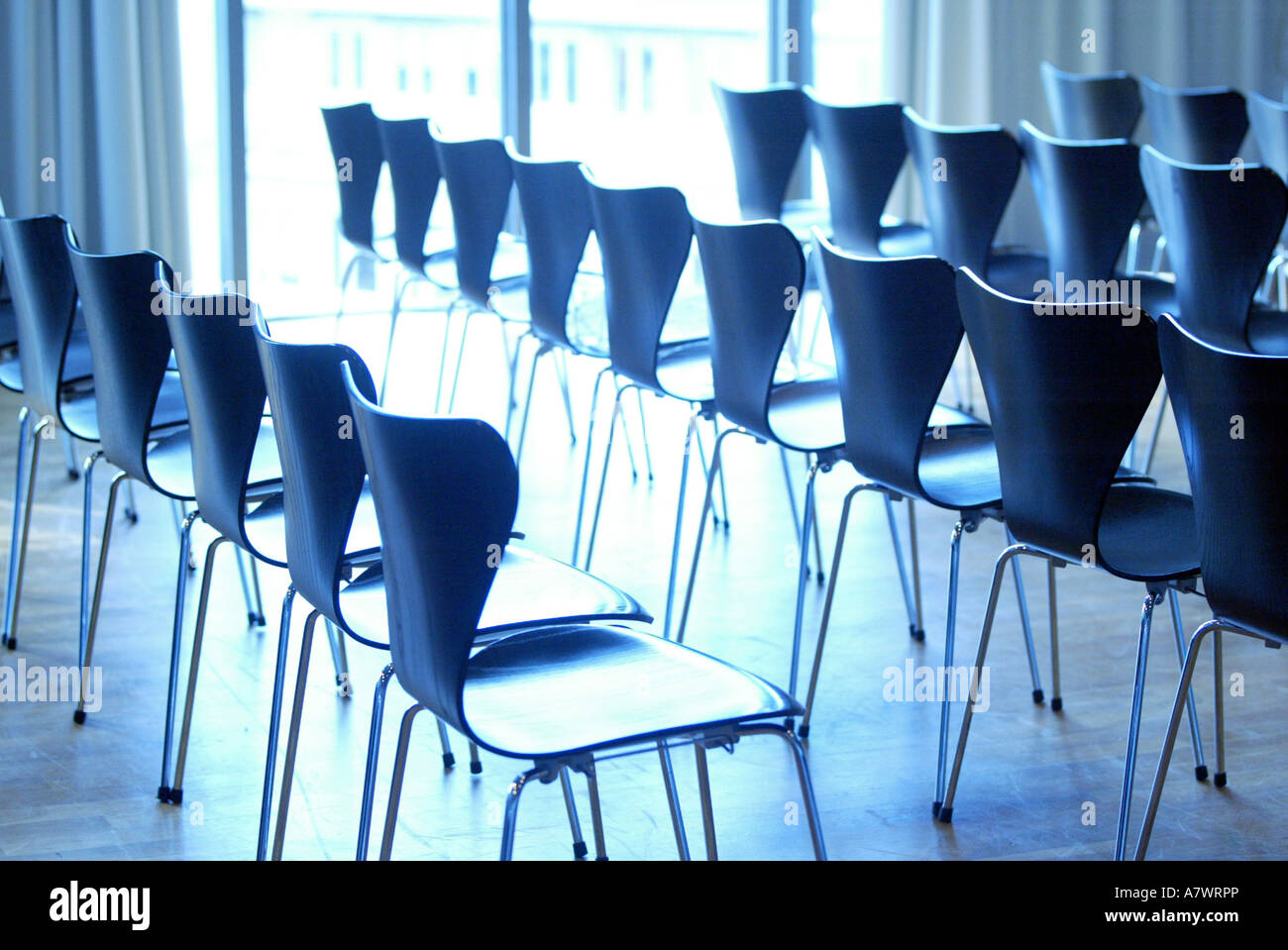 Rows empty chairs seminar hall hi-res stock photography and images - Alamy