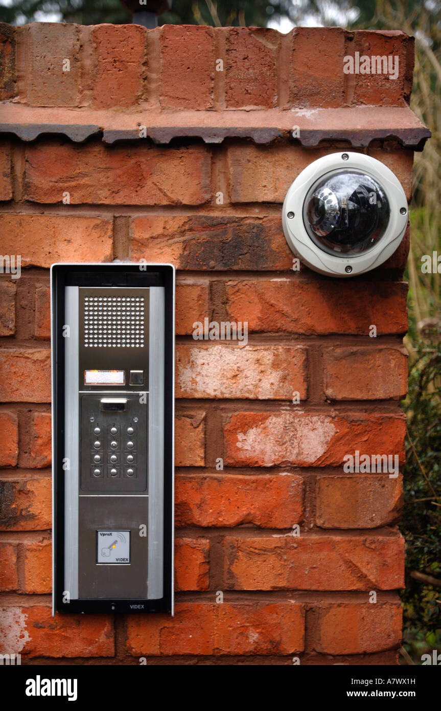 Automated security gates hi-res stock photography and images - Alamy