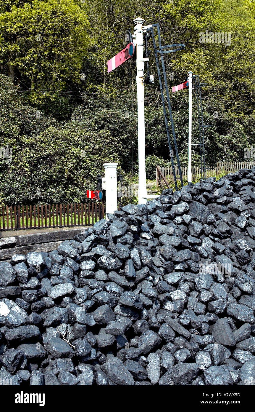 Tall railway signal hi-res stock photography and images - Alamy