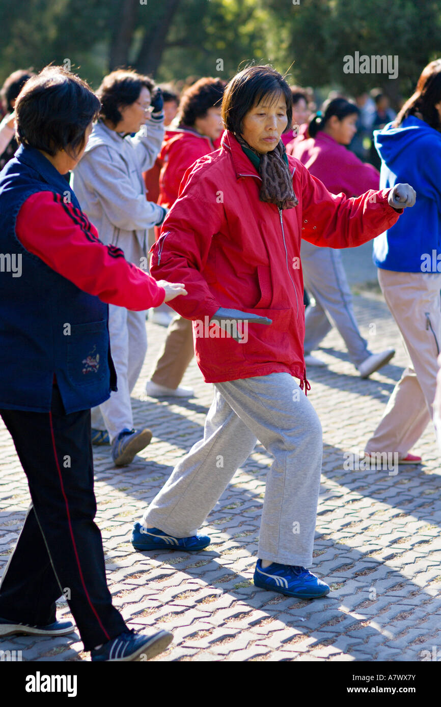CHINA BEIJING Chinese women and men using tai chi as an exercise to ...