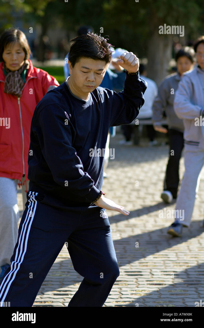 CHINA BEIJING Chinese women and men using tai chi as an exercise to ...