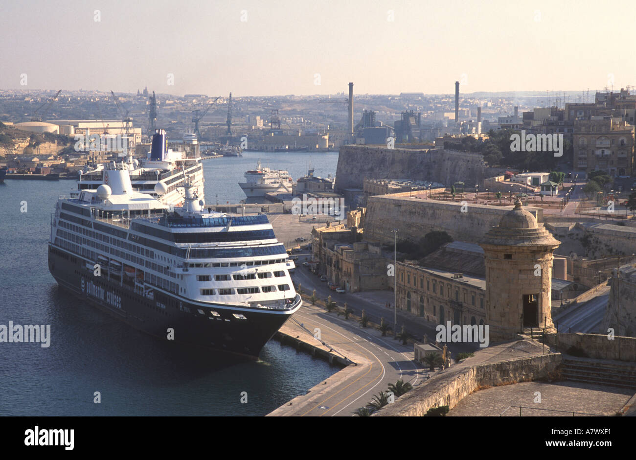 MALTA Ocean liners docked in the Grand Harbour in Valletta Stock Photo ...