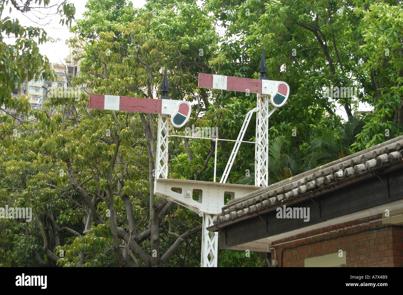 Train green light signal box hi-res stock photography and images - Alamy