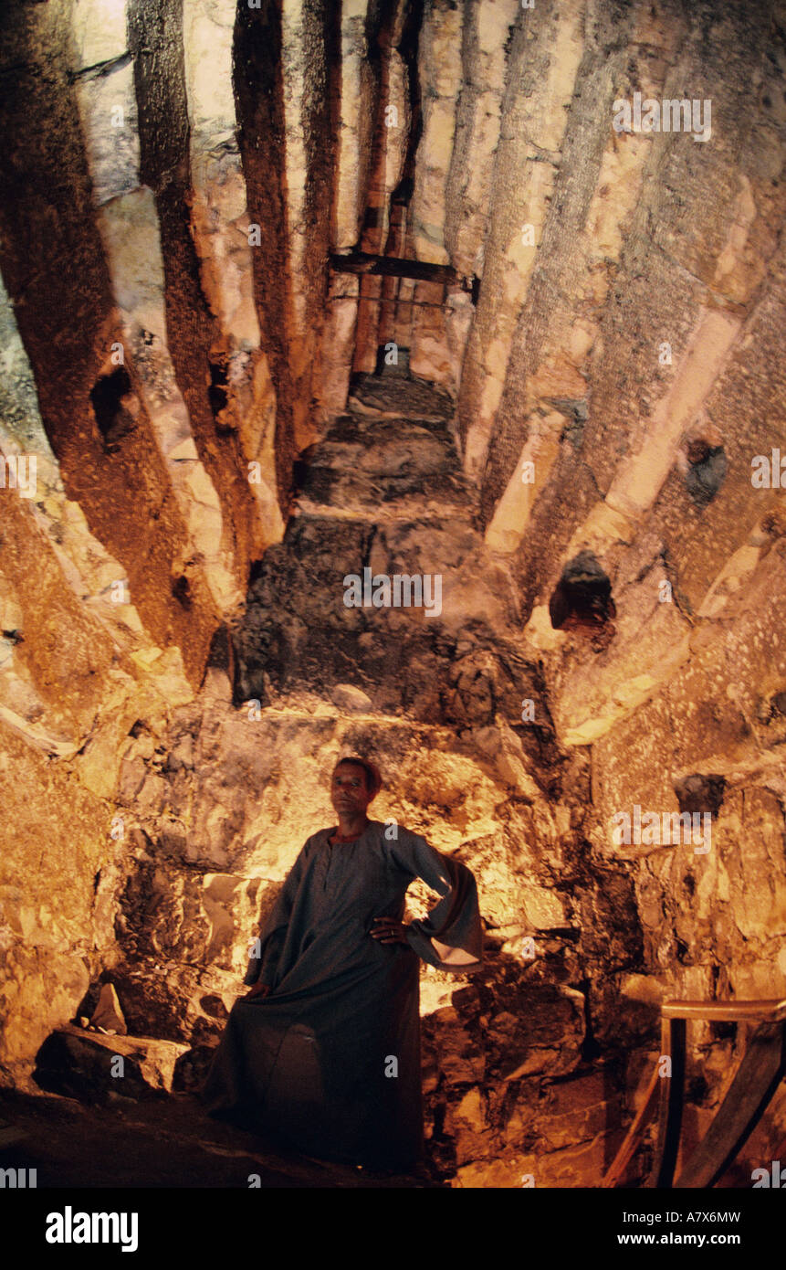 Egypt, Old Kingdom, Guard in chamber of Snefru's pyramid, corbeled ...