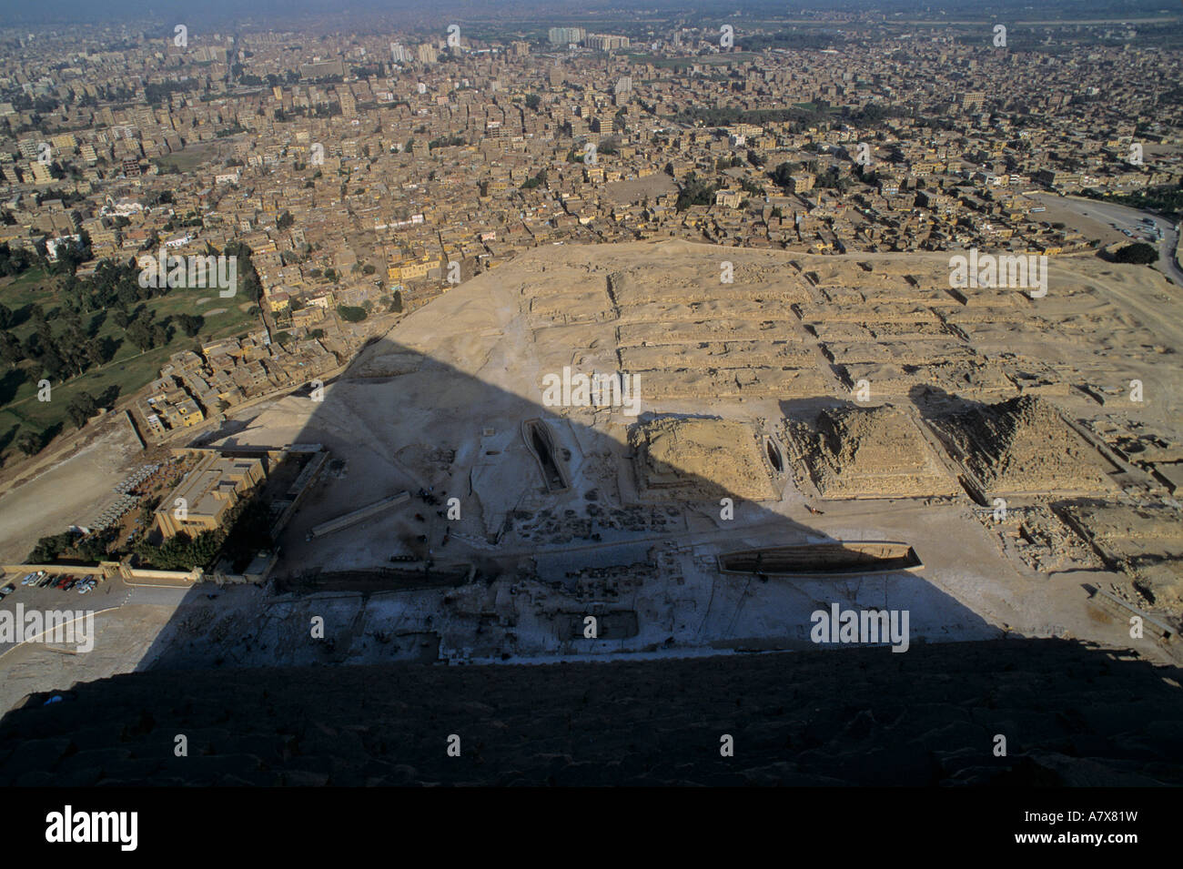 Egypt, Tombs of Queens and officials in the shadow of Khufu's pyramid ...