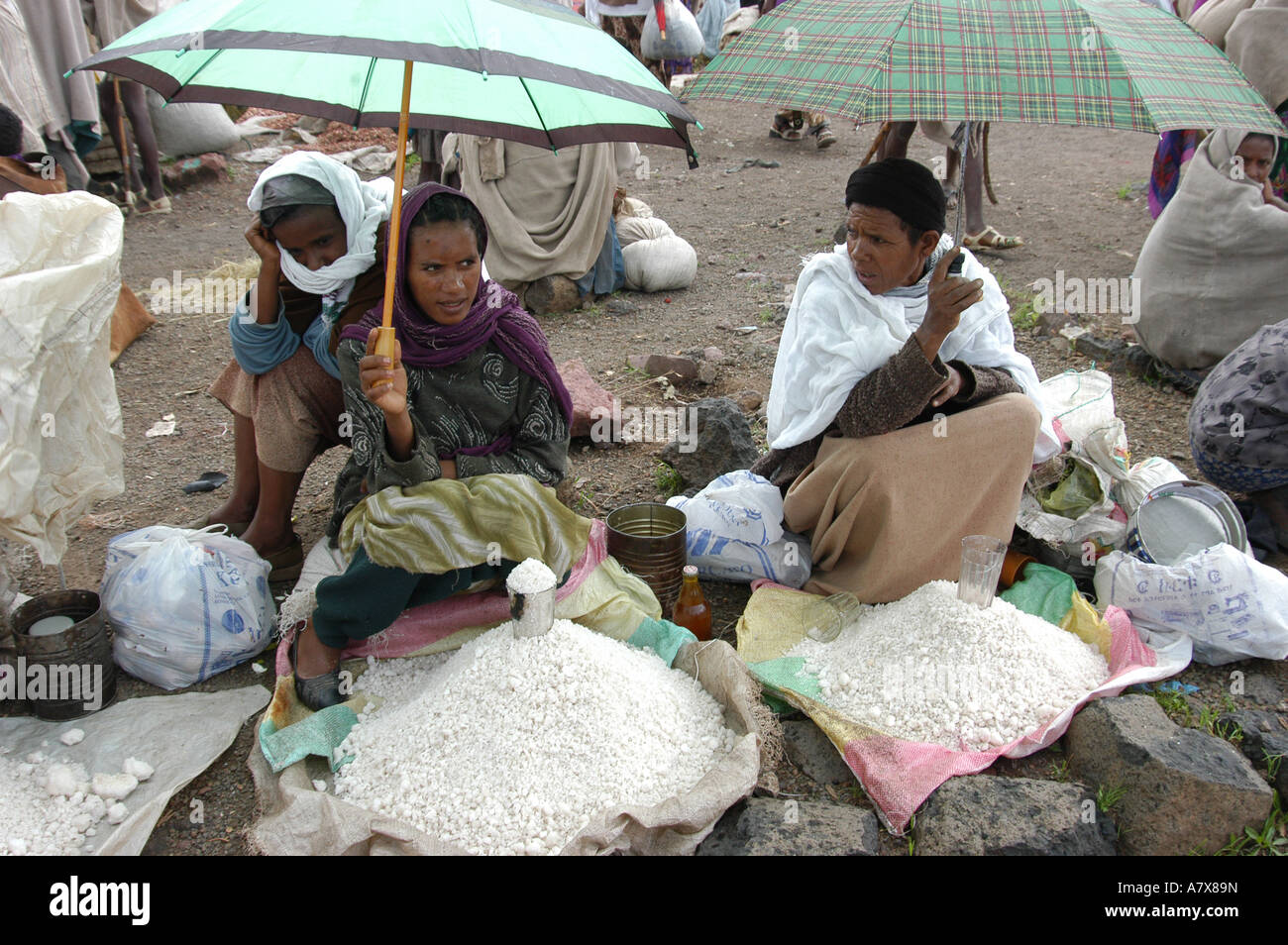 Ethiopia: Lalibela, weekly Saturday market, women selling salt Stock ...