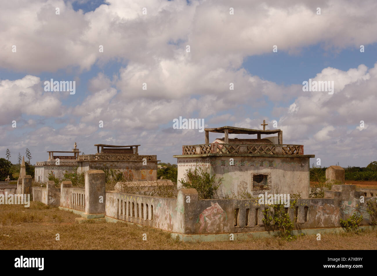 Tombs madagascar africa hi-res stock photography and images - Alamy