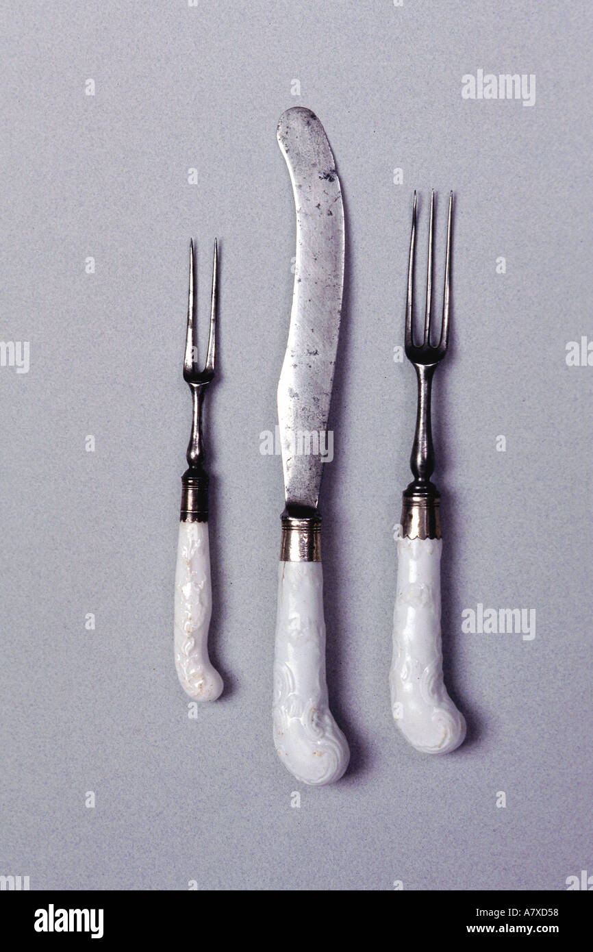 Bow Porcelain three moulded pistol shaped cutlery handles circa 1755-58 ...