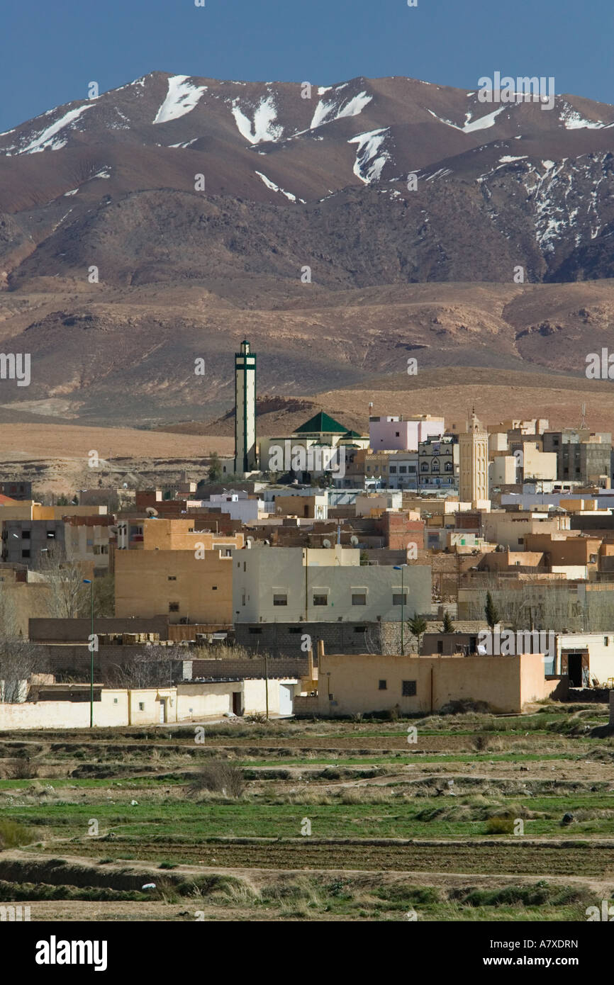 MOROCCO, Middle Atlas, MIDELT: Town View with Middle Atlas Mountains ...