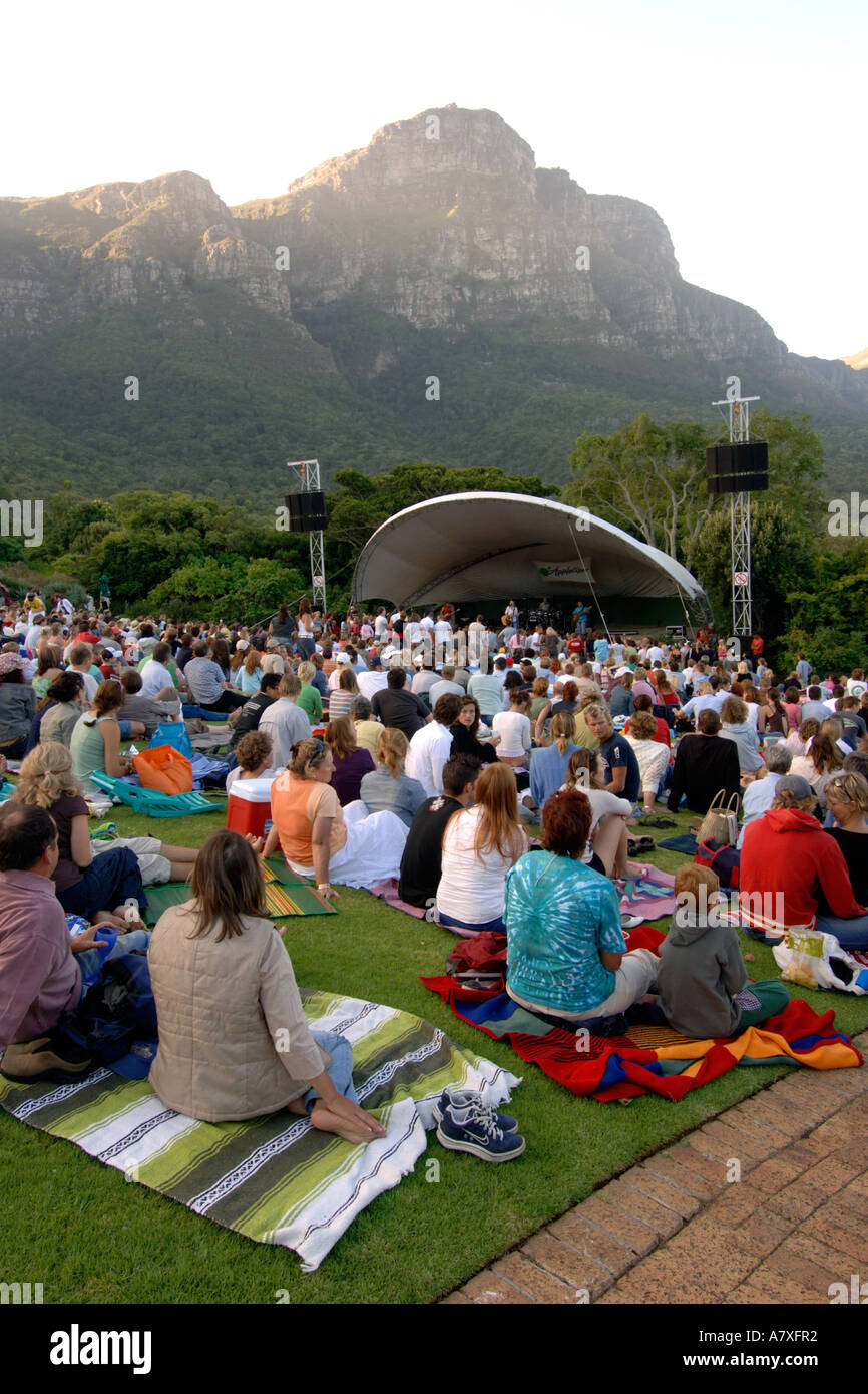 Summer concert hi-res stock photography and images - Alamy