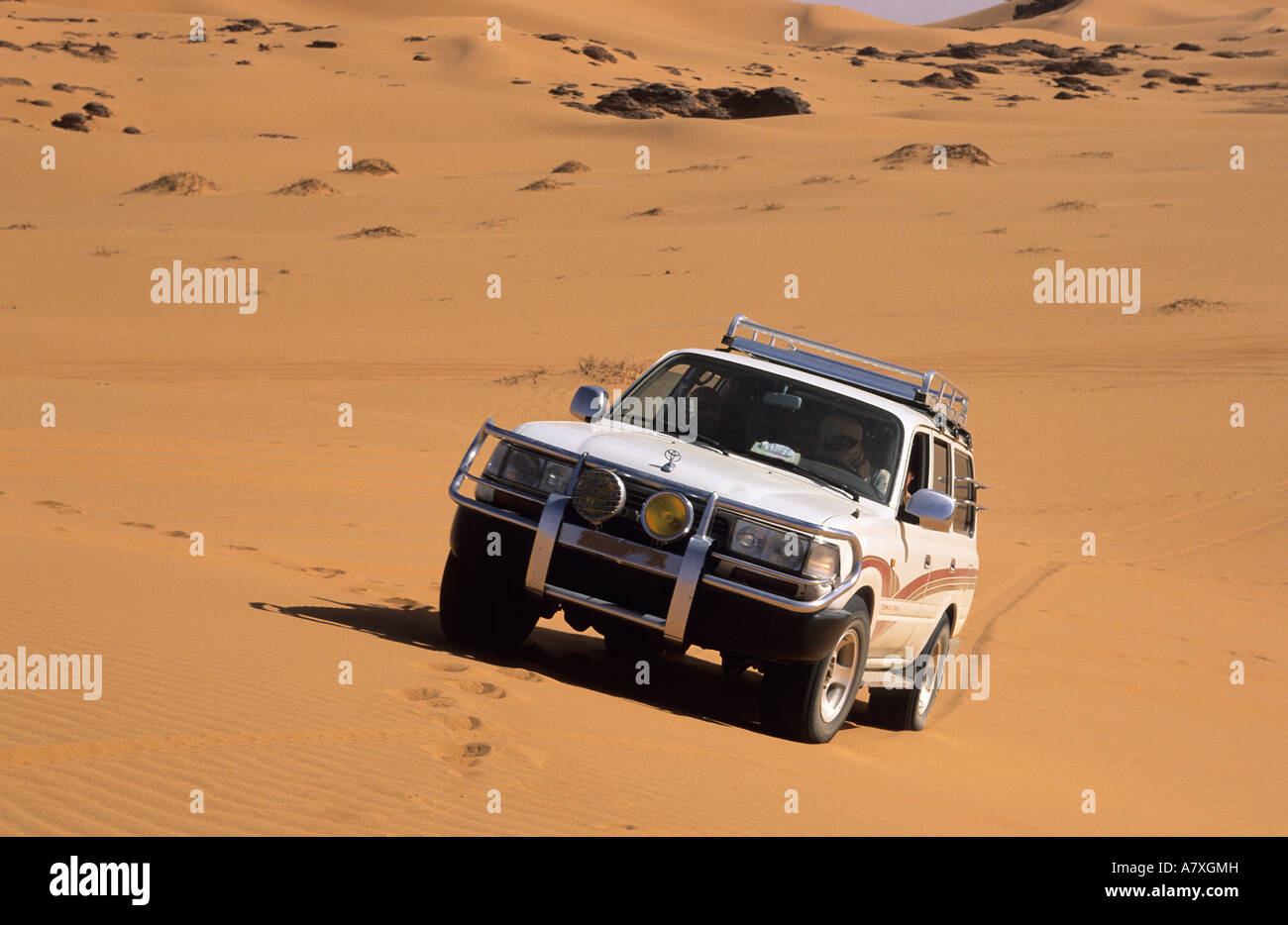 Libya, Fezzan, Sahara desert, Erg Murzuq, Jeep driving through desert ...