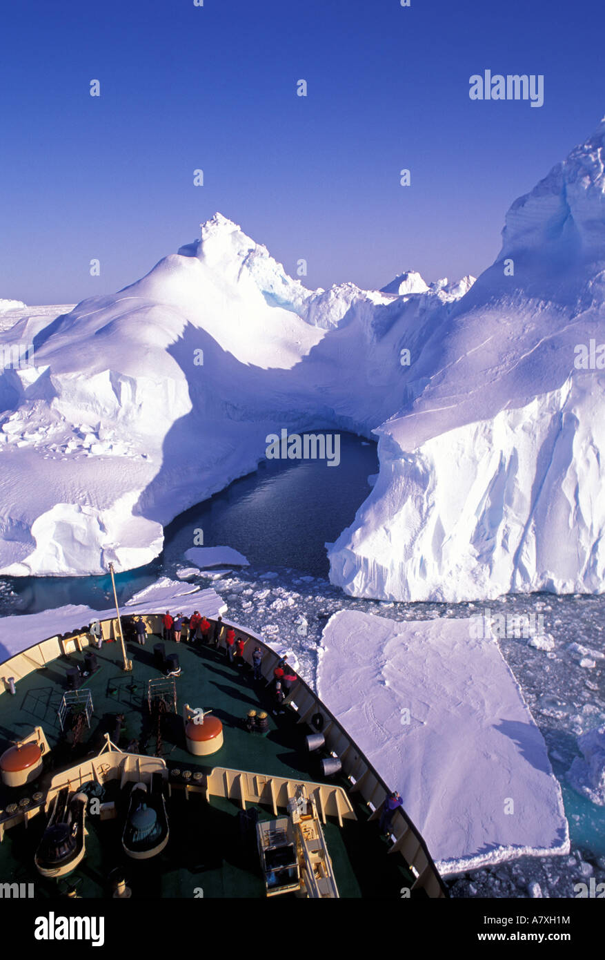 Ms world discoverer ship hi-res stock photography and images - Alamy