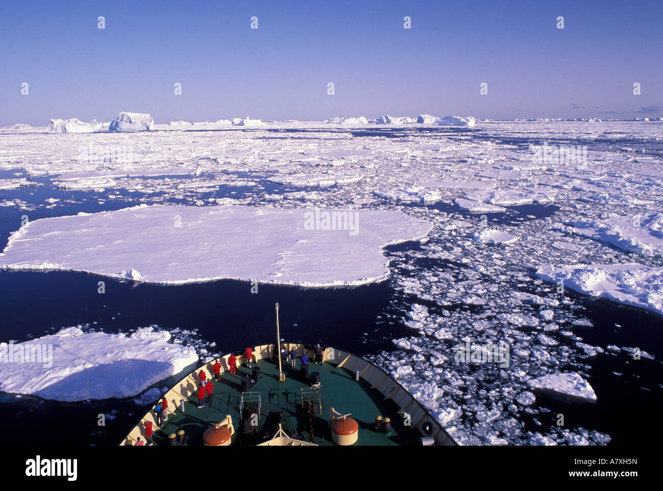 Ms world discoverer ship hi-res stock photography and images - Alamy