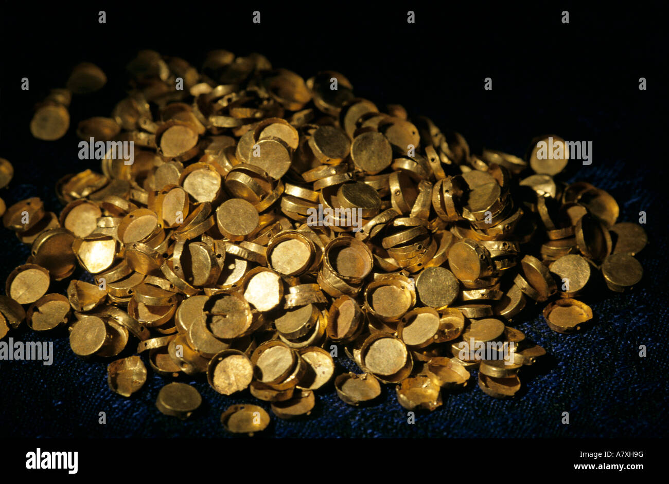 Afghanistan, Gold artifact from Tillya Tepe find, six tombs of Bactrian ...