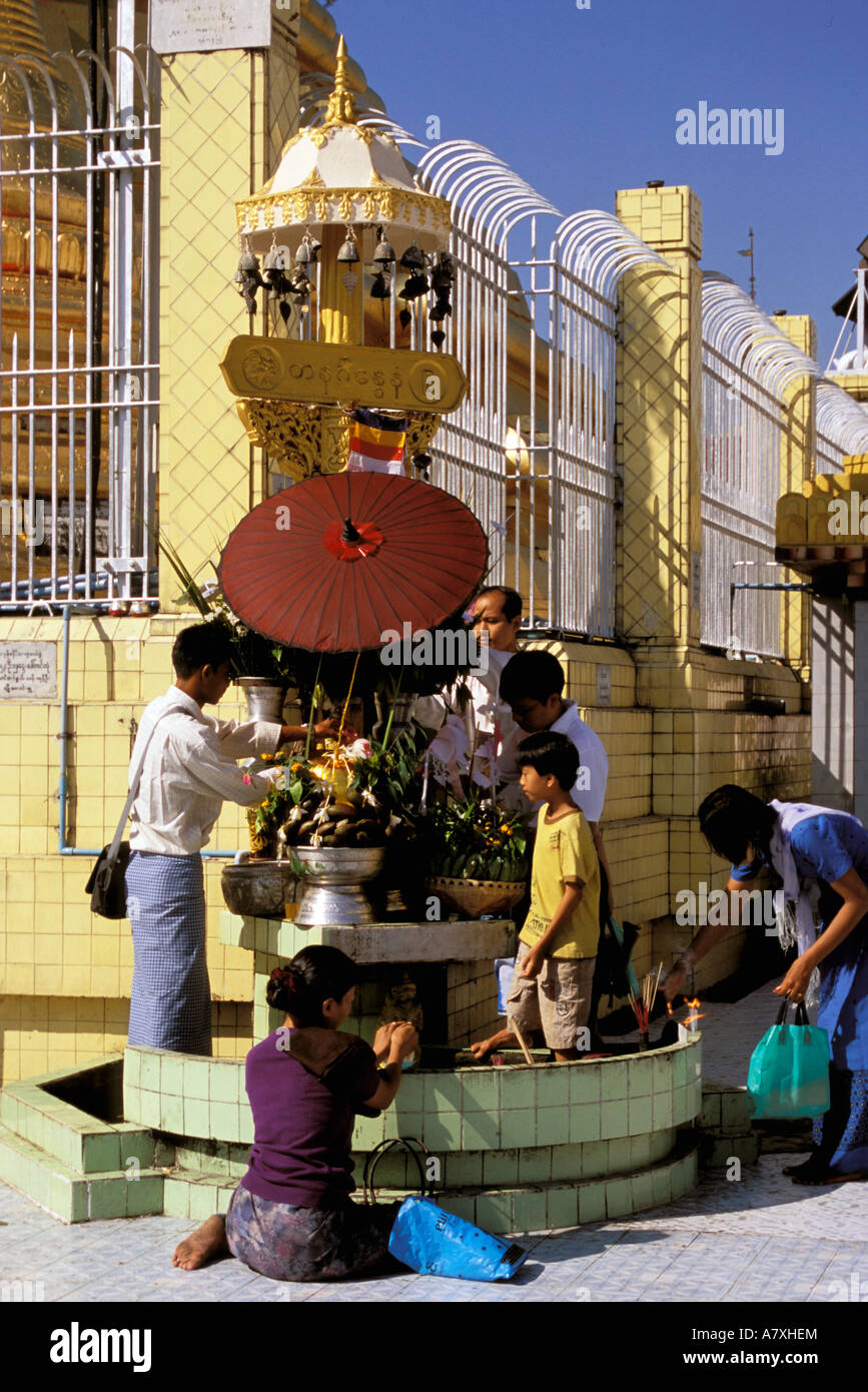 Asia, Myanmar, Yangon. Worshippers at Botataung Paya Stock Photo - Alamy