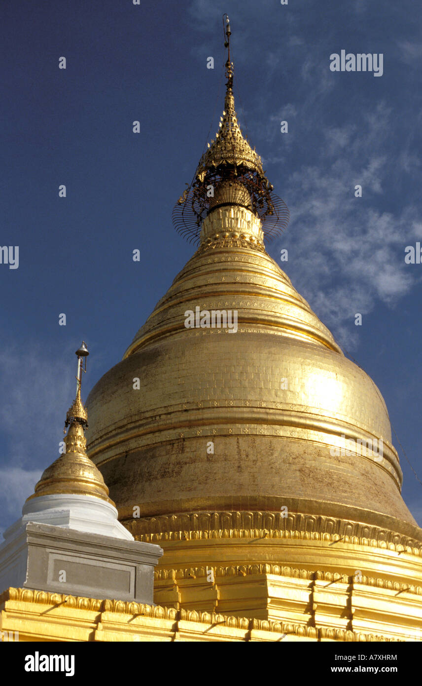 Asia, Myanmar, Mandalay. Kuthodaw Paya, golden paya Stock Photo - Alamy