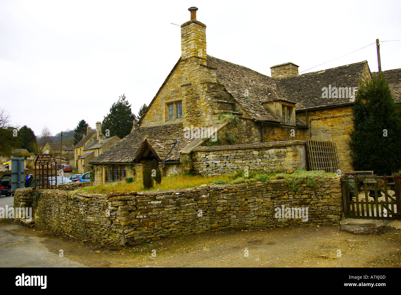 typical cotswold cobble stone house in a village Stock Photo - Alamy