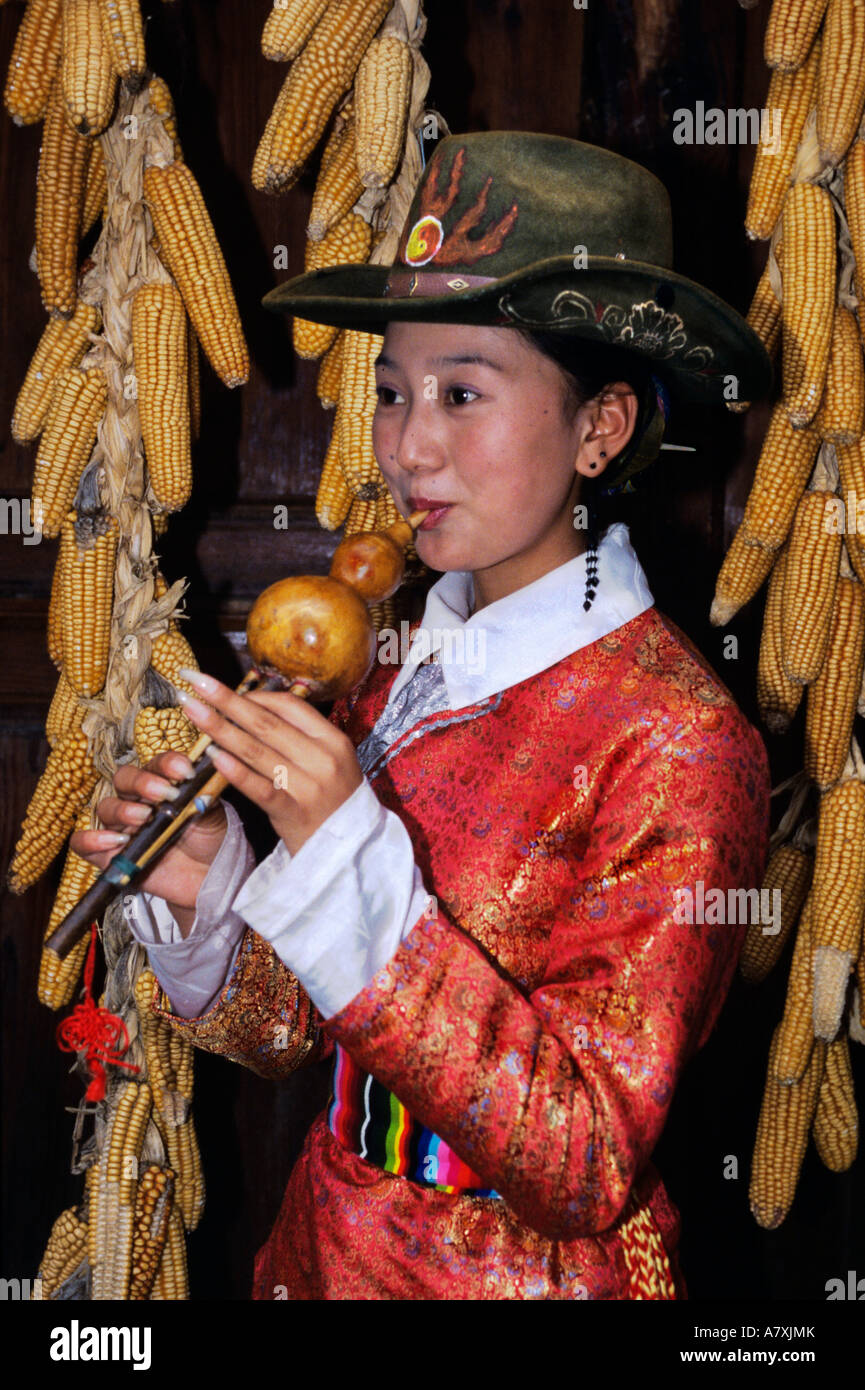 Mosuo dress hi-res stock photography and images - Alamy