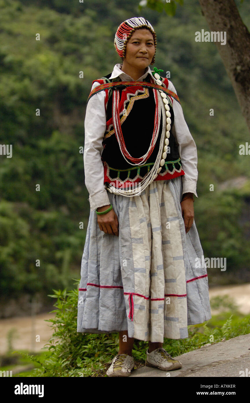 Black Lisu ethnic minority woman. near Fulong. Nujiang Prefecture ...