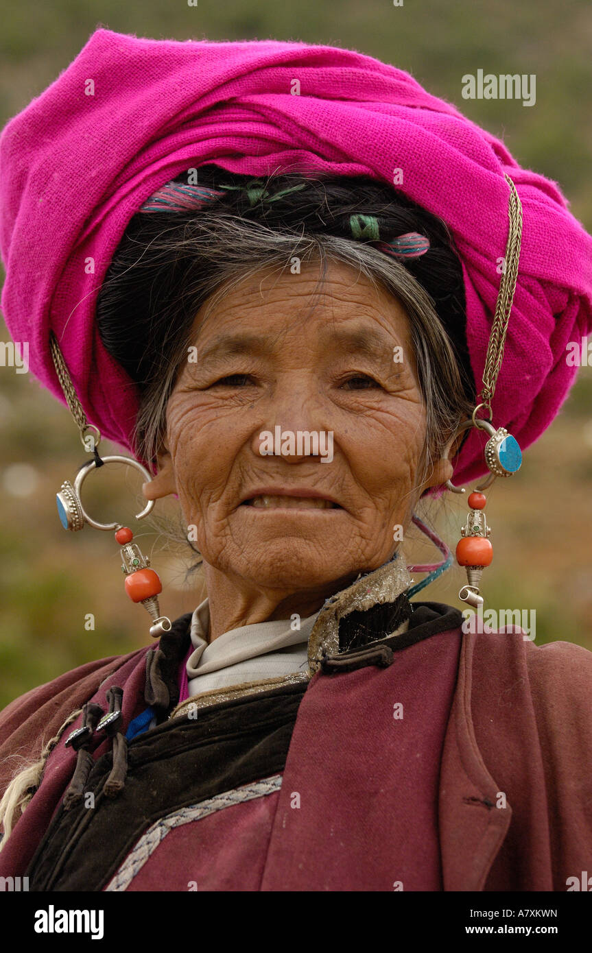 Tibetan woman with traditional Jewelery Stock Photo - Alamy