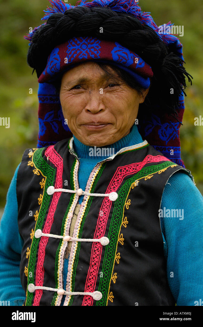 Ethnic groups of yunnan hi-res stock photography and images - Alamy