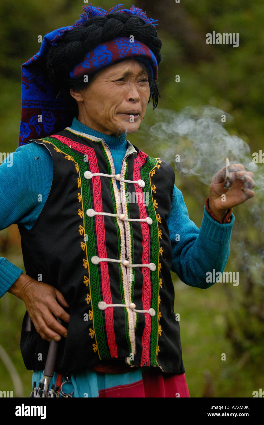 Ethnic groups of yunnan hi-res stock photography and images - Alamy