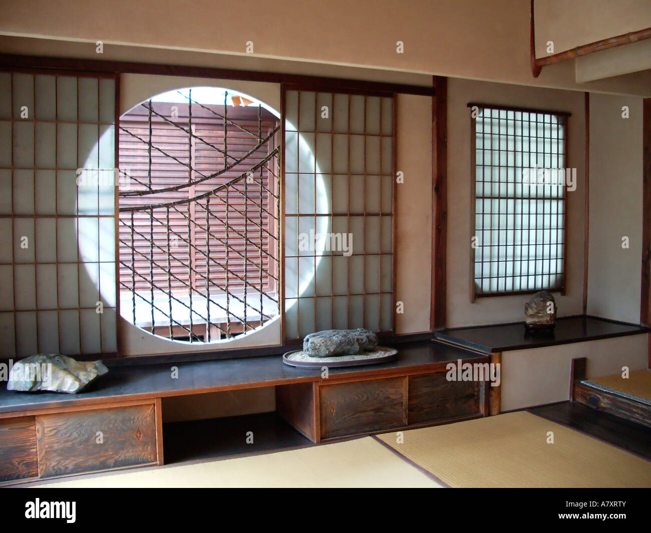 Japanese window round kyoto hi-res stock photography and images - Alamy