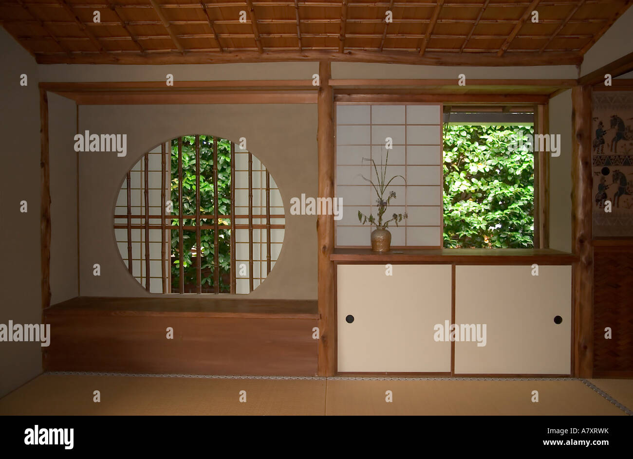 Japanese window round kyoto hi-res stock photography and images - Alamy