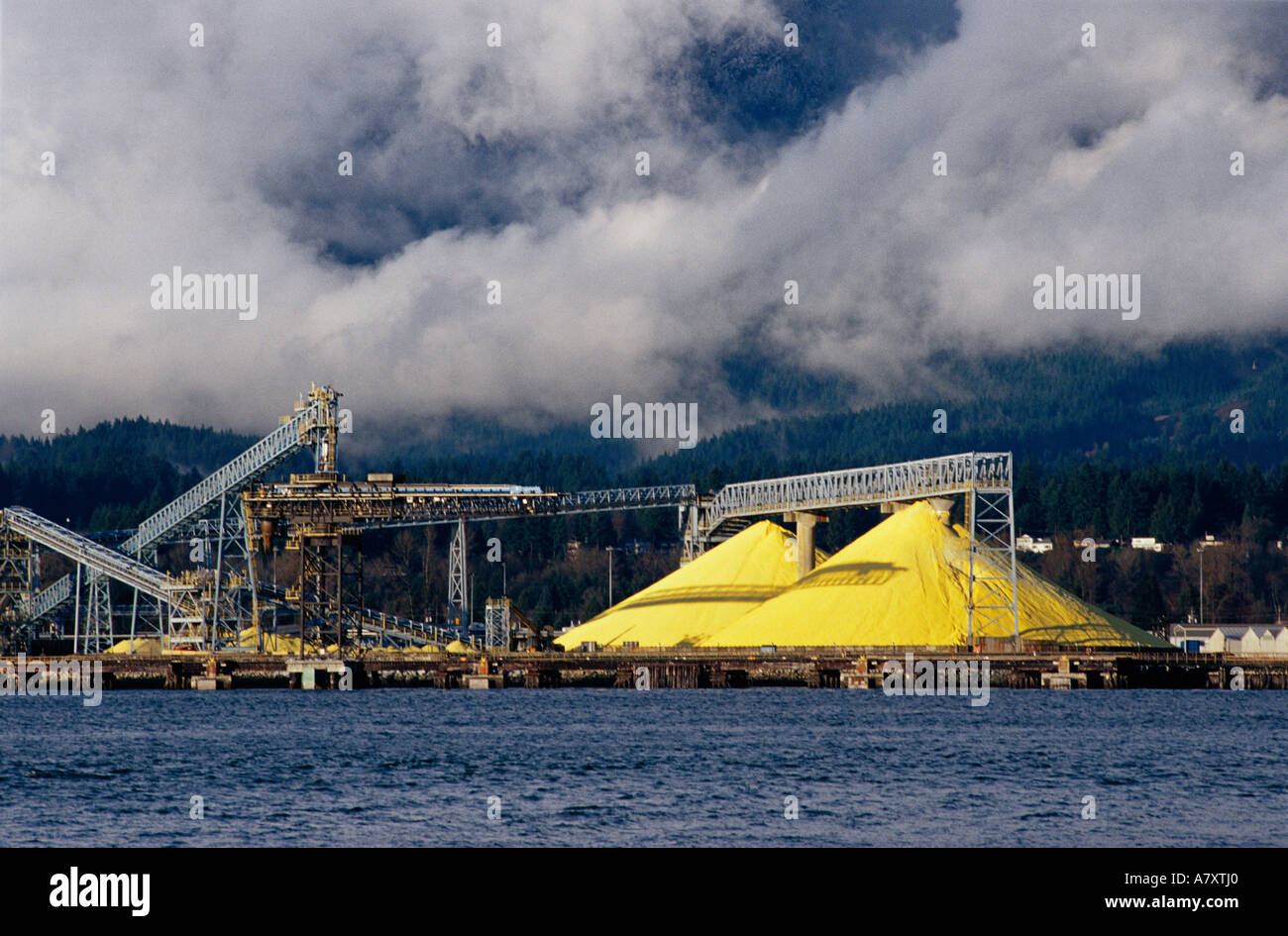 Sulfur piles hi-res stock photography and images - Alamy
