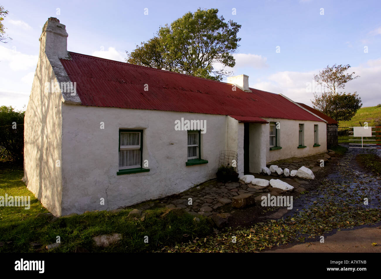 Traditional cottage red tin roof hi-res stock photography and images ...