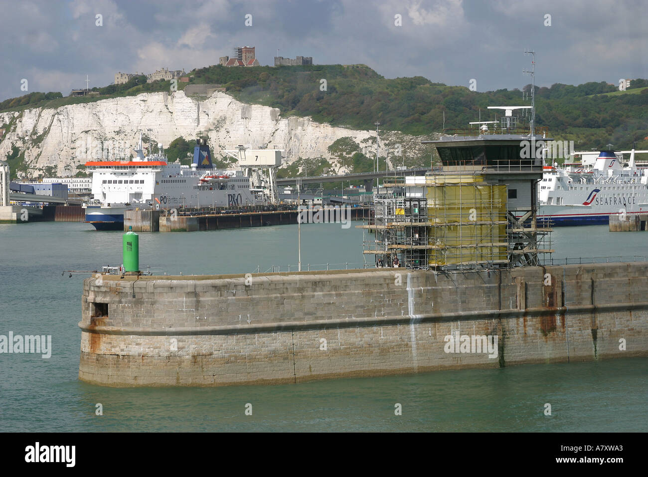 CASTLE AND PORT OF DOVER,KENT,ENGLAND Stock Photo - Alamy