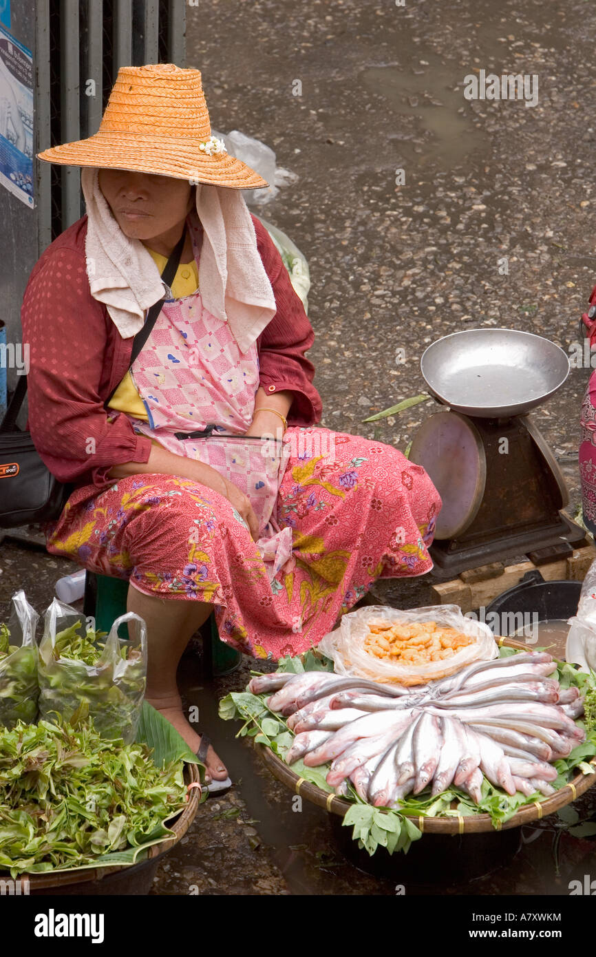 Thailand, Bangkok, fish market, vender selling fresh fish Stock Photo ...
