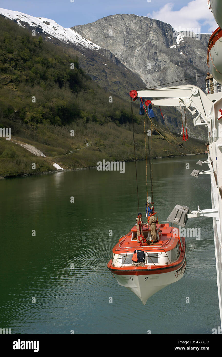 Ship s tender lowering Stock Photo - Alamy