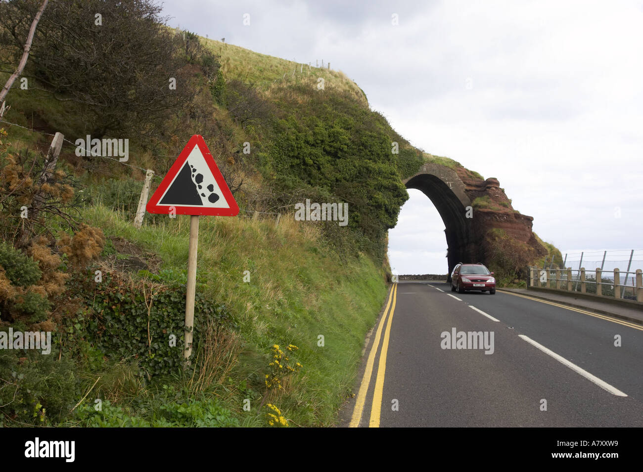 Car cliff falling hi-res stock photography and images - Alamy
