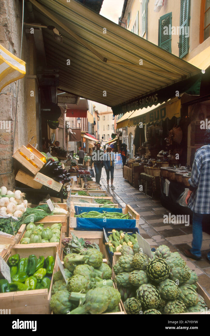 France, Riviera, Hyeres - Vegetable display in a small street of the ...