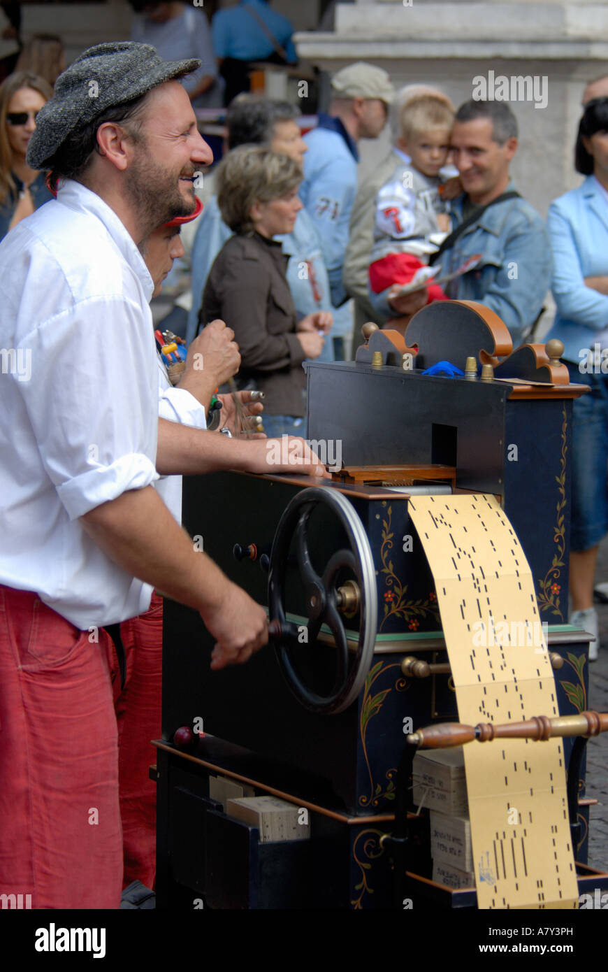 The italian organ grinder hi-res stock photography and images - Alamy
