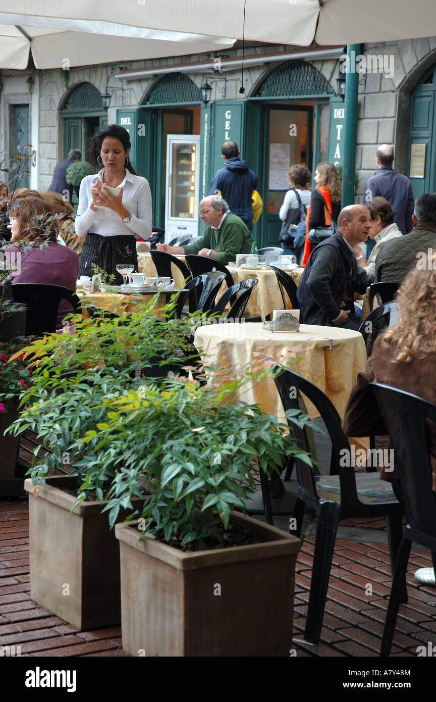 Medieval waitress hi-res stock photography and images - Alamy