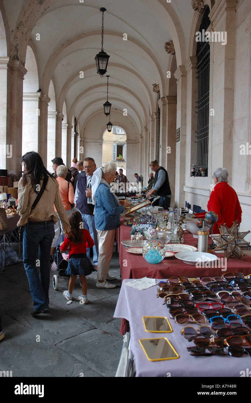 Italy, Bergamo, outdoor flea market in Piazza Vecchia Stock Photo - Alamy