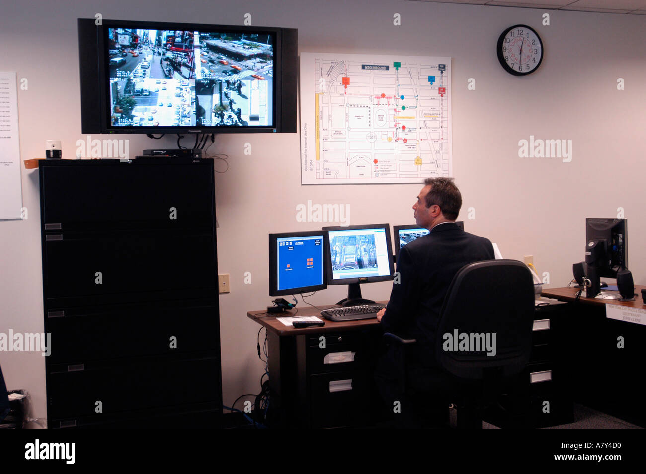 Command center screens hi-res stock photography and images - Alamy