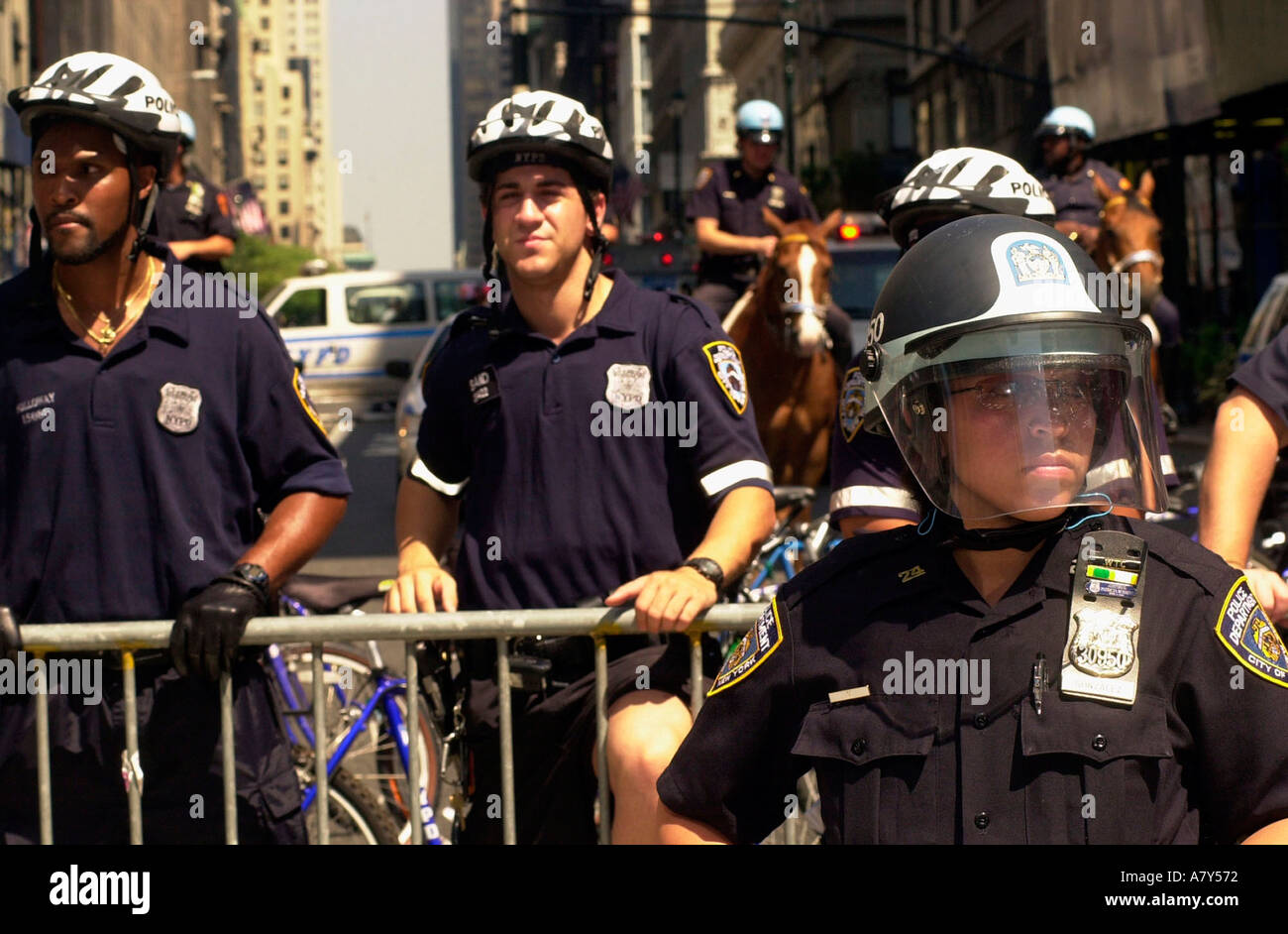 Male female police officers usa hi-res stock photography and images - Alamy