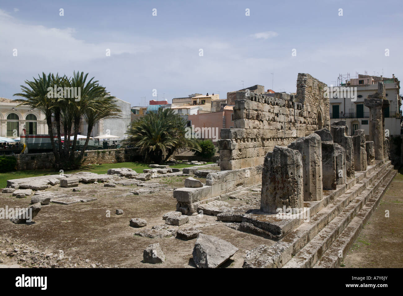 Doric peripheral temple hi-res stock photography and images - Alamy
