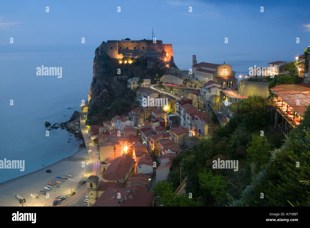 Town view with castello ruffo hi-res stock photography and images - Alamy