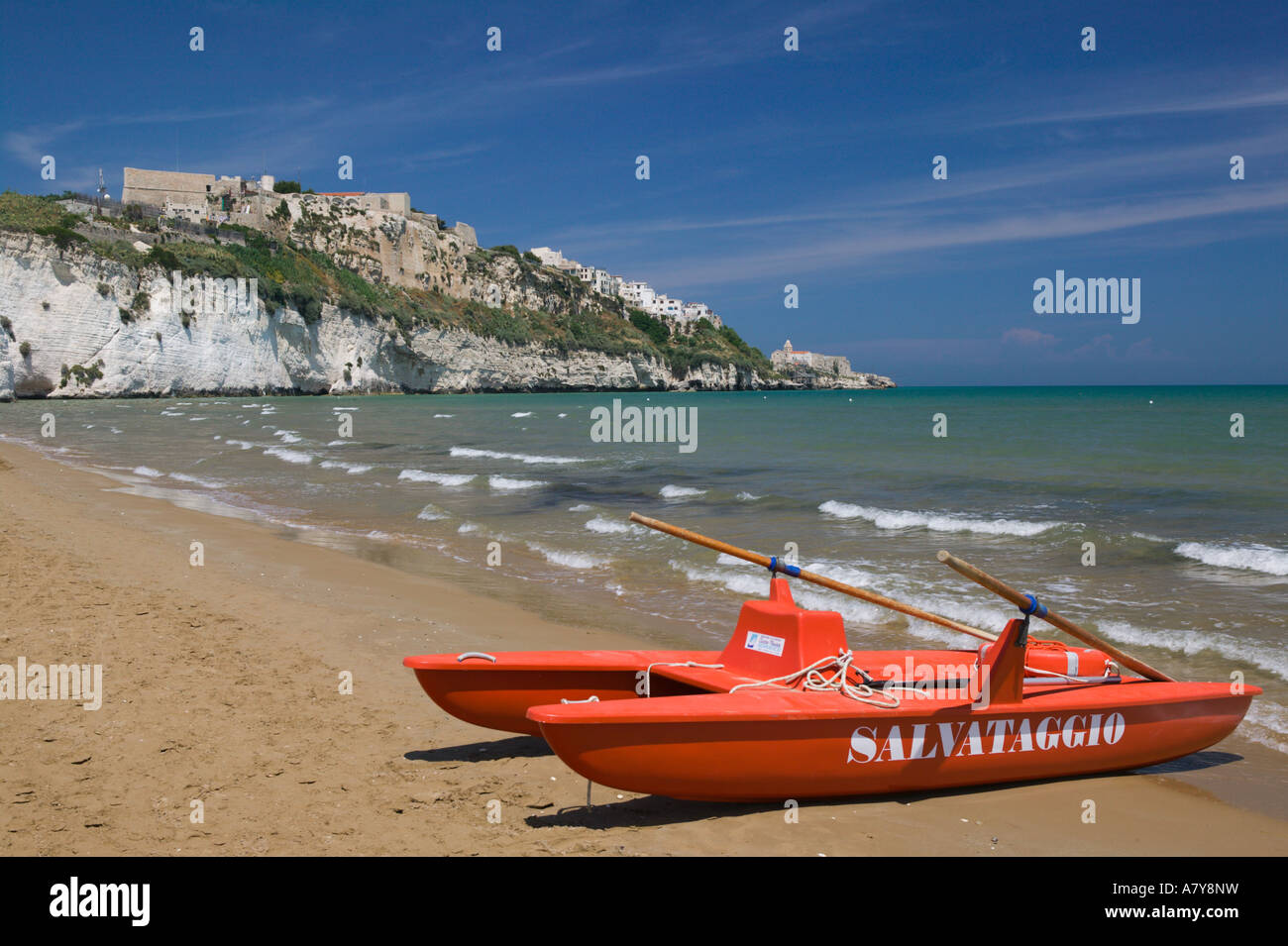 Italy, Puglia, Promontorio del Gargano, Vieste, Spiaggia del Castello ...