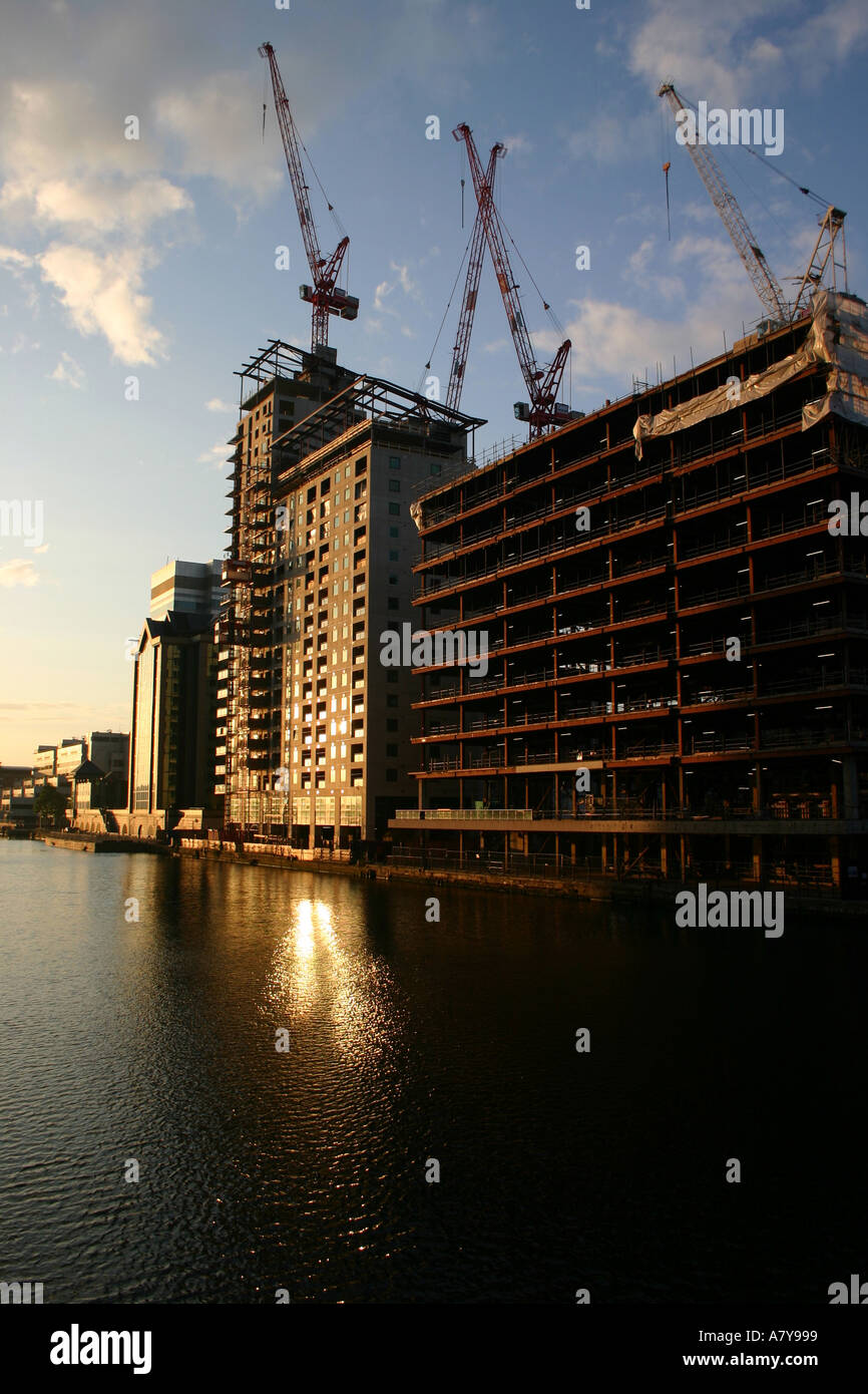 London dock crane hi-res stock photography and images - Alamy