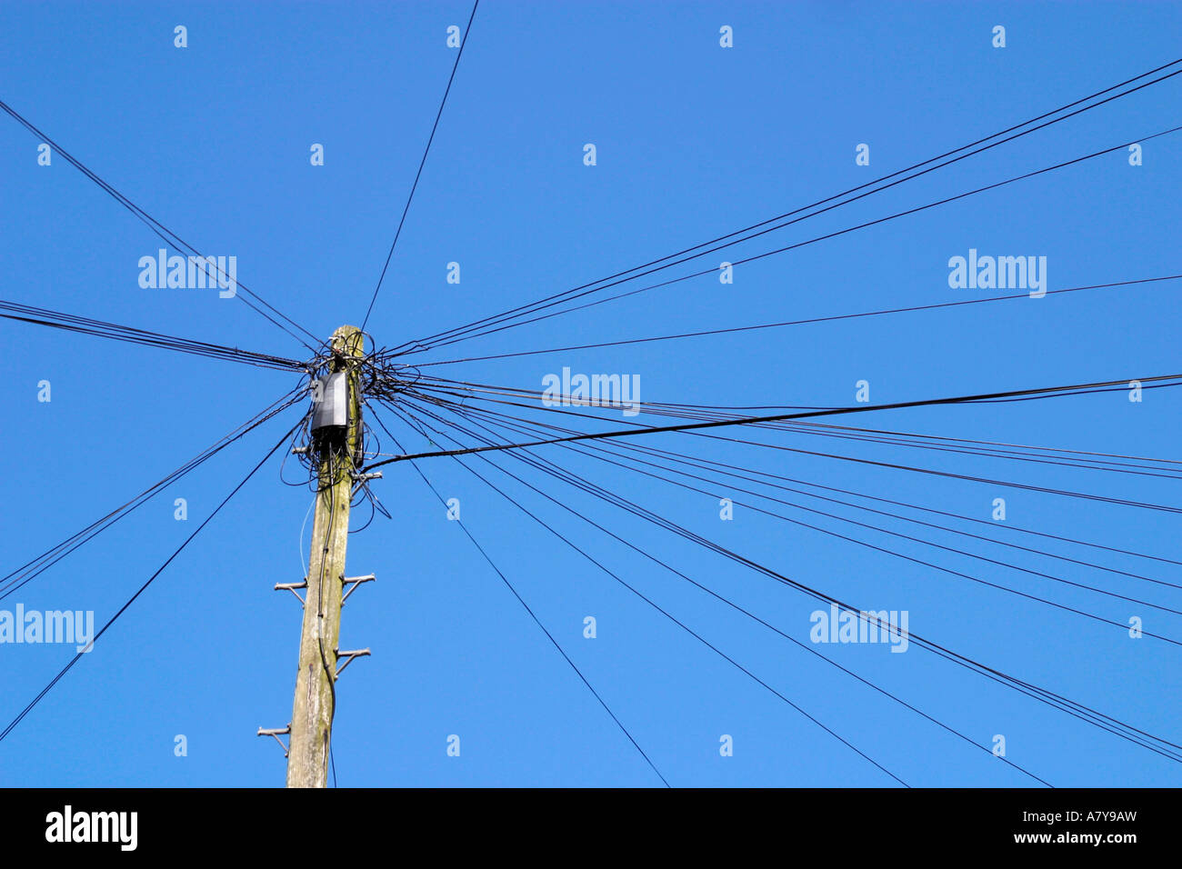 Overhead Power Lines Uk Street High Resolution Stock Photography and ...