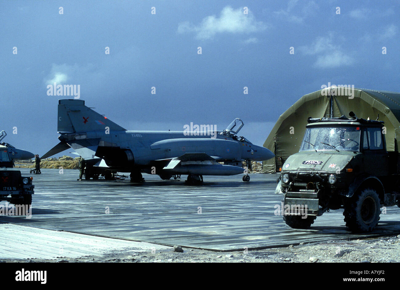 RAF F4 PHANTOM US BUILT FIGHTERS AT RAF STANLEY,FALKLAND ISLANDS,1984 ...
