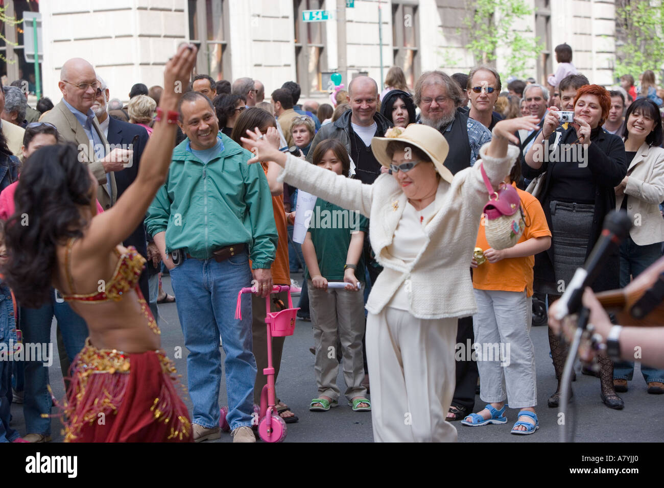 Easter on 5th avenue hi-res stock photography and images - Alamy