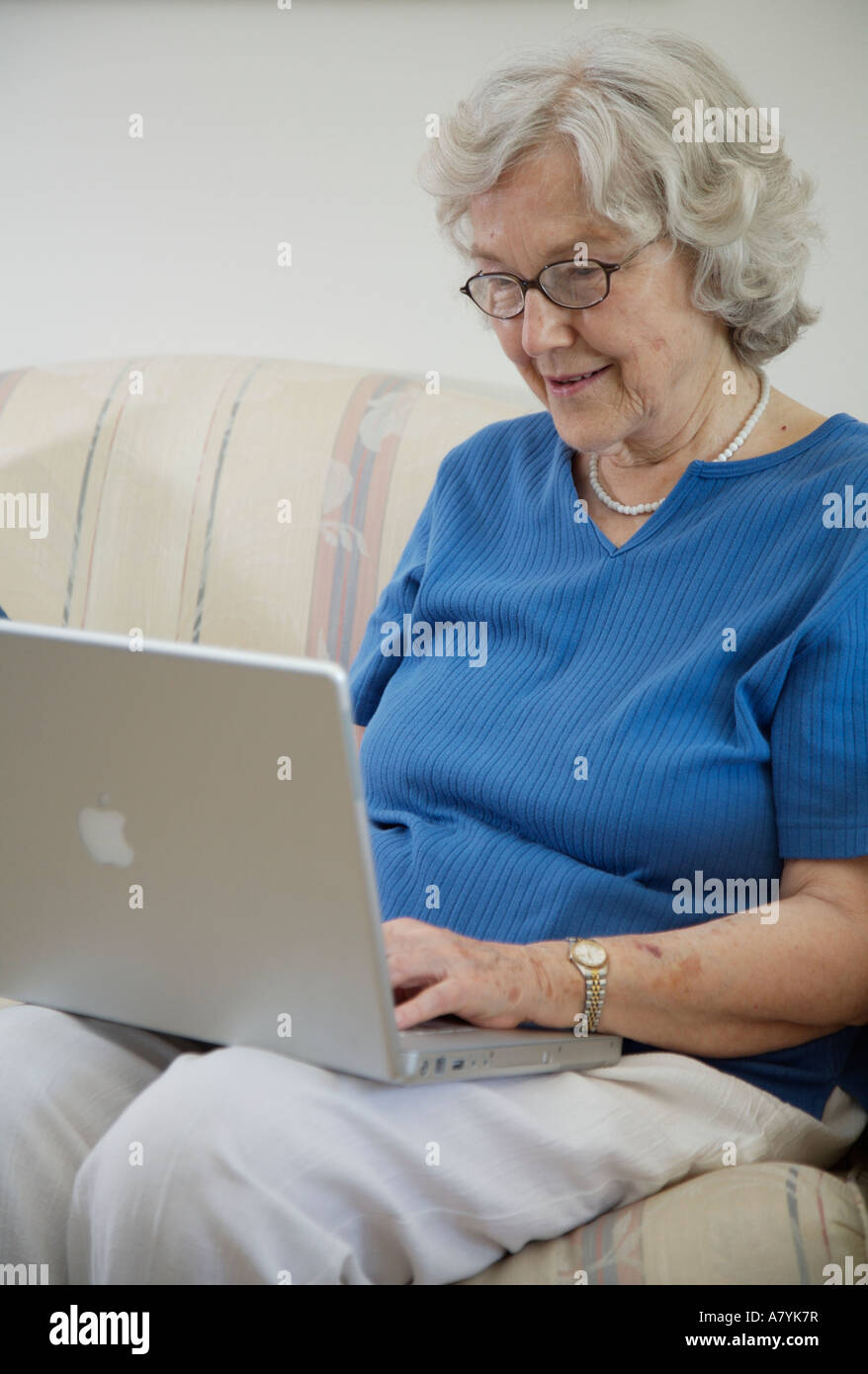 Computer widow hi-res stock photography and images - Alamy