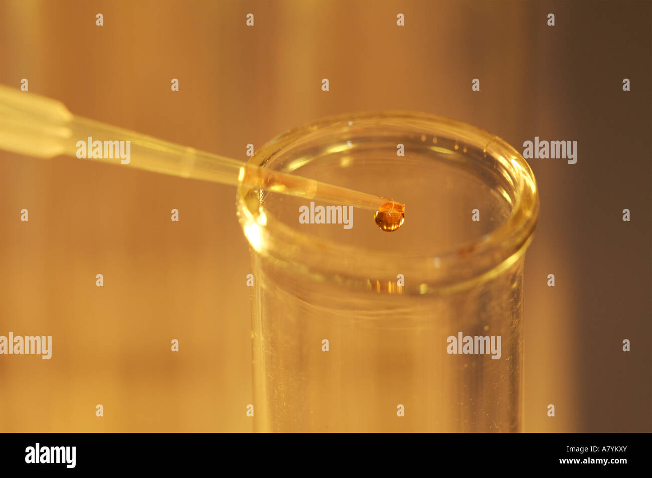 Droplet transfer hi-res stock photography and images - Alamy